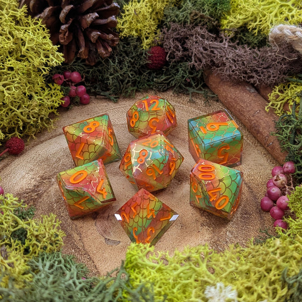 Vibrant Scale | Sharp Edge Dice - Luffleberry